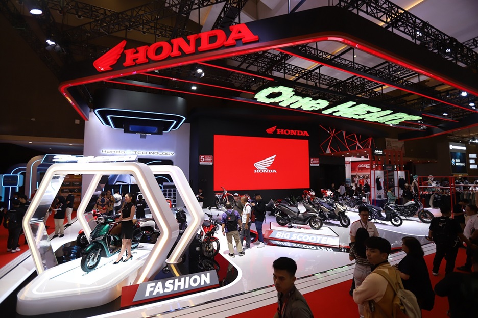 Skutik Cantik New Honda Stylo 160 Goda Pengunjung IIMS 2024 - GetPost.id