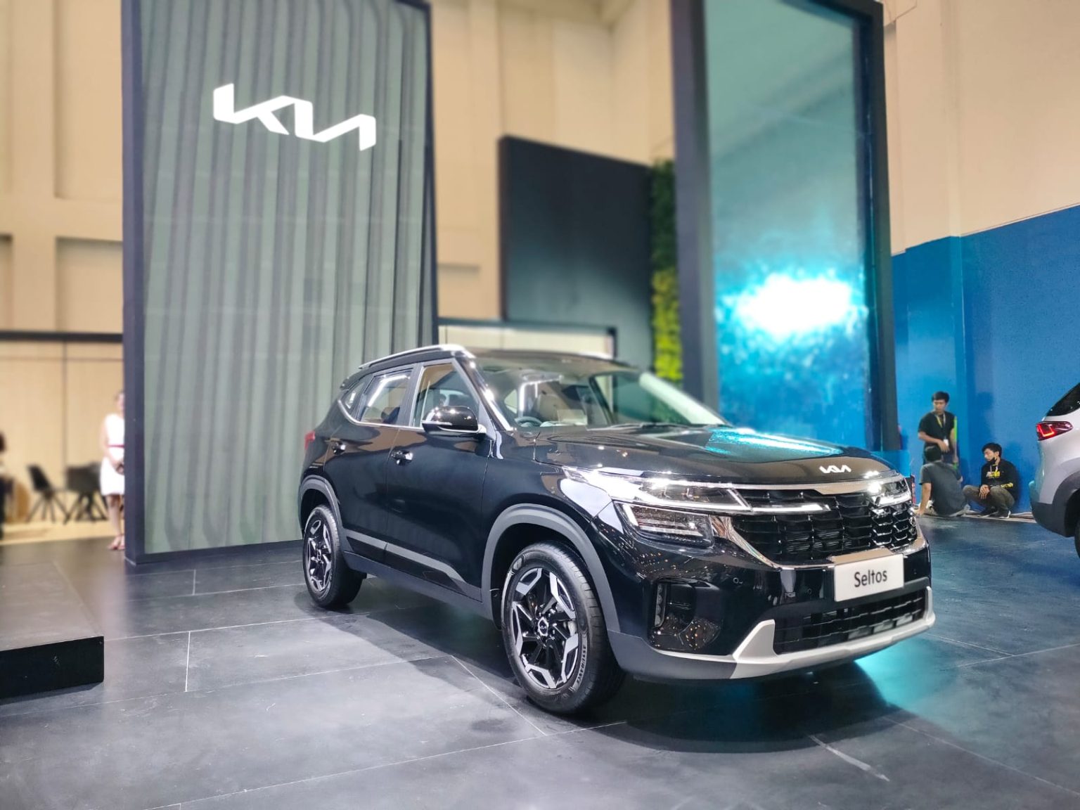 KIA Luncurkan New Carnival Hybrid dan EV9 Harga Miliaran Rupiah ...