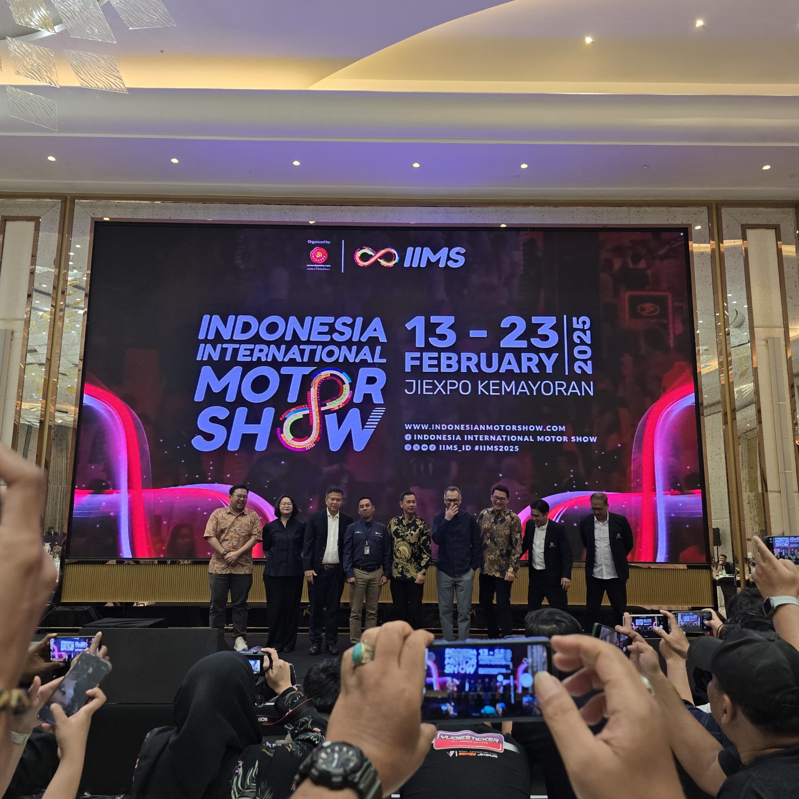 10 Mobil Baru di IIMS 2025, termasuk New Toyota Veloz Hybrid? - GetPost.id